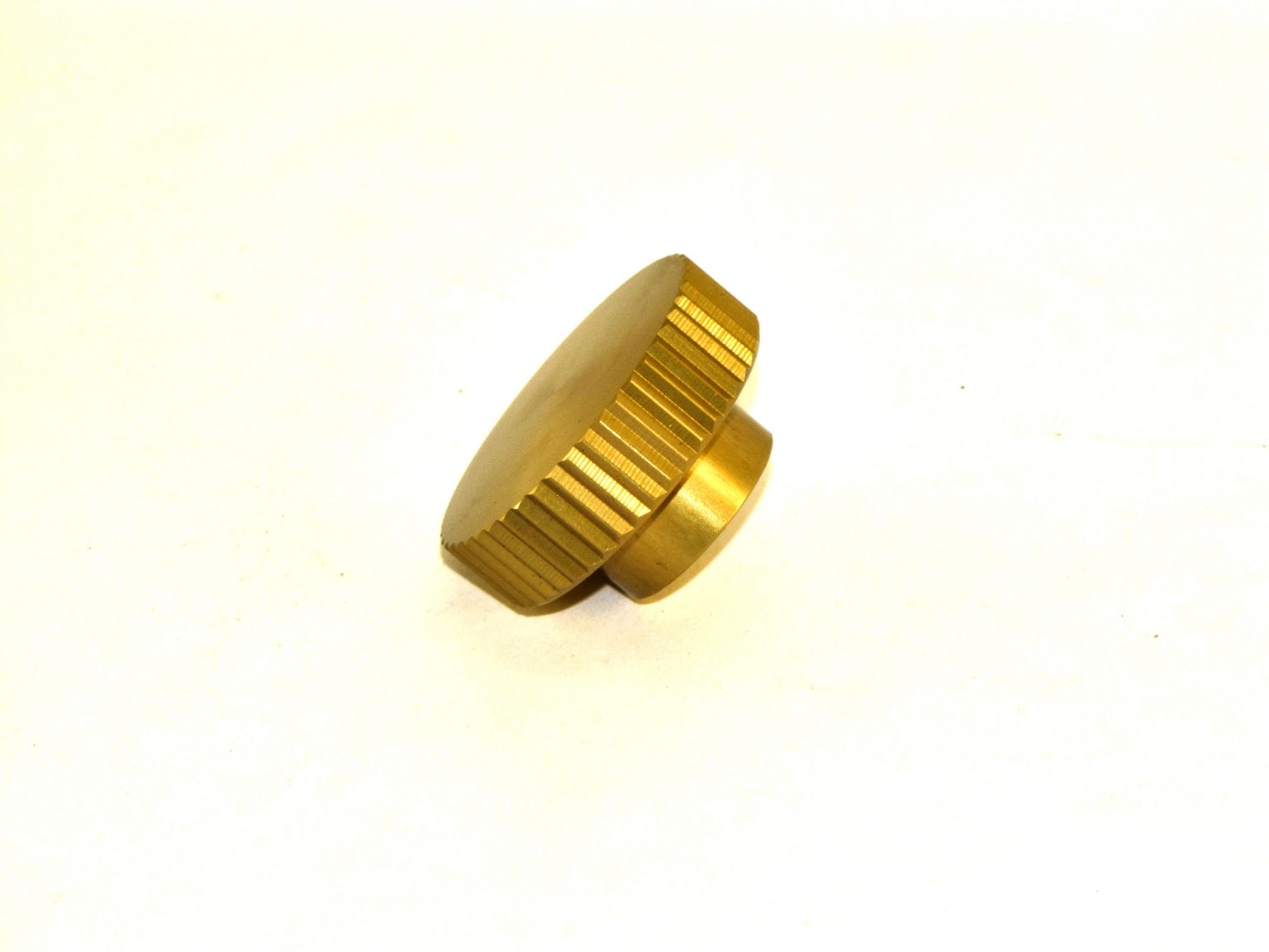 Larger fine focus knob